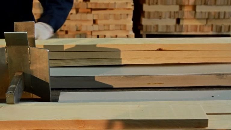 Learn How To Use A Hand Saw Correctly | Cut The Wood